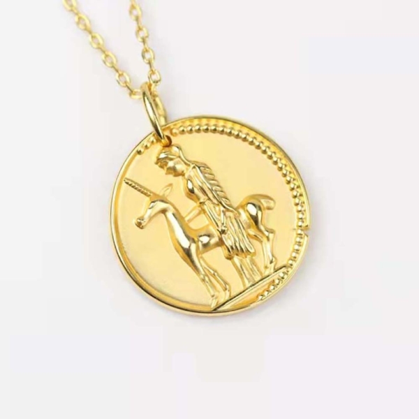 Van Cleef & Arpels Lady Zodiaque Medal Virginis in 18K Yellow Gold